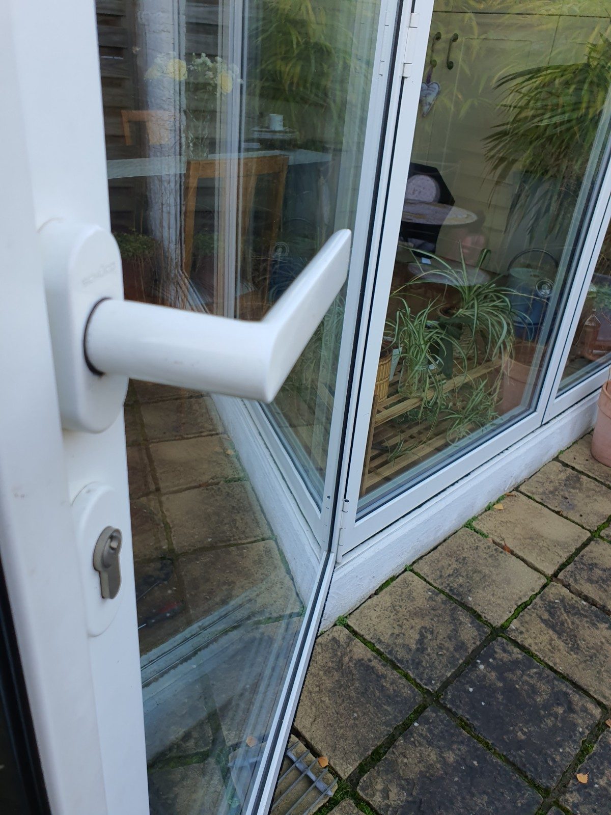 Repairs to Bi-Fold Doors with Three Panels Schuco Lock Mechanism in ...